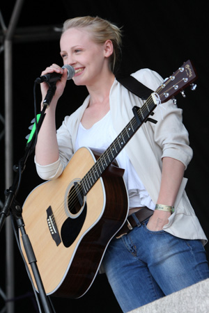 Bio Laura Marling | Showbizzsite