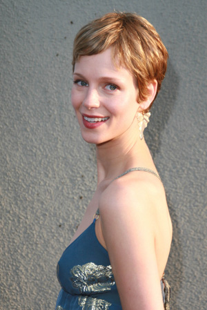 Bio Laura Regan | Showbizzsite