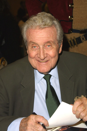Bio Patrick Macnee | Showbizzsite
