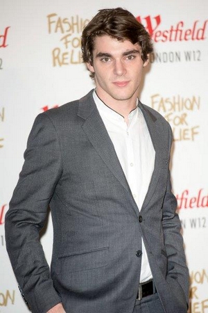 Bio R.J. Mitte | Showbizzsite
