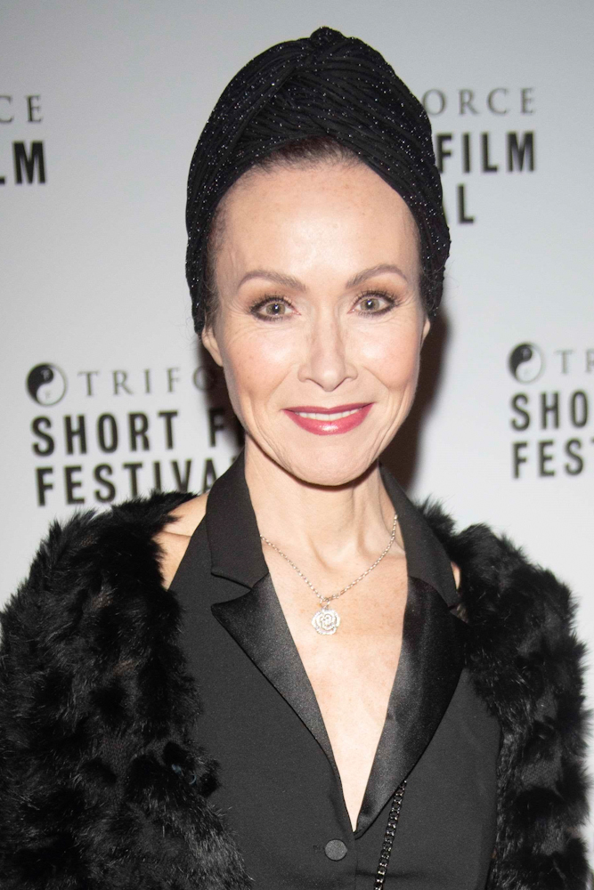Bio Amanda Mealing | Showbizzsite