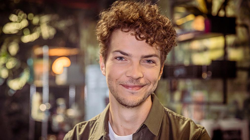 Lisa - 202 (22/02/2022) | Showbizzsite