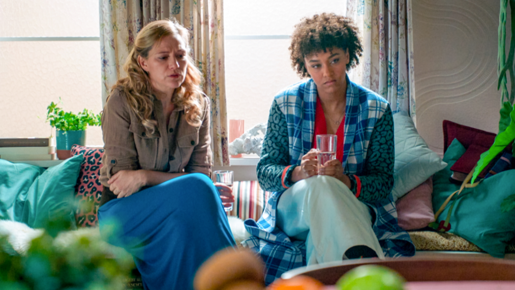 Lisa - 241 (18/04/2022) | Showbizzsite