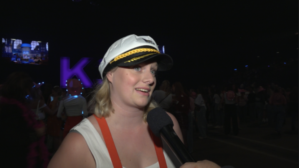 Barbara Dex stelt nieuw dubbelalbum ‘Simply Dex’ voor | Showbizzsite