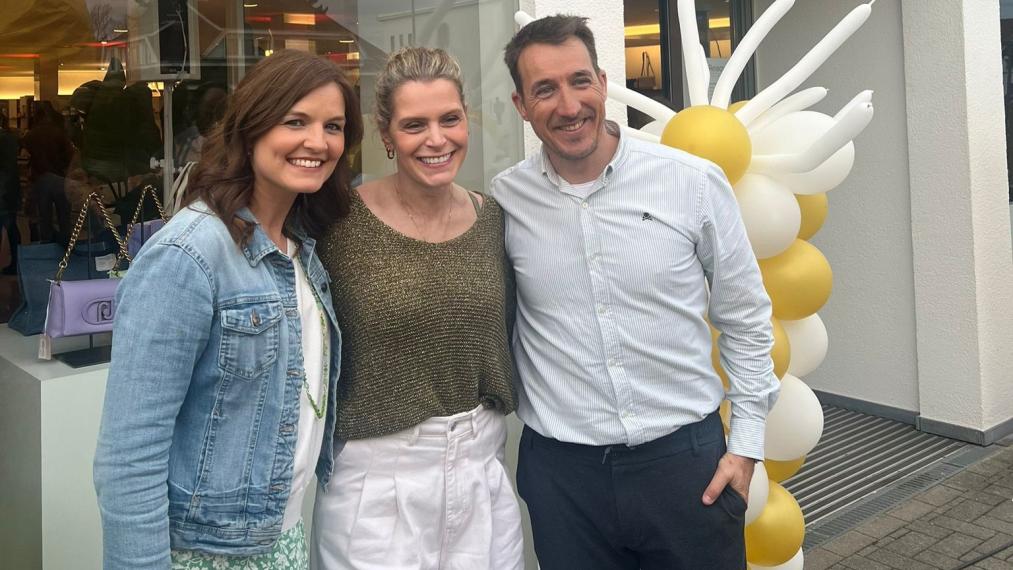 Vrouw Andy Peelman stelt nieuwe kledinglijn voor | Showbizzsite