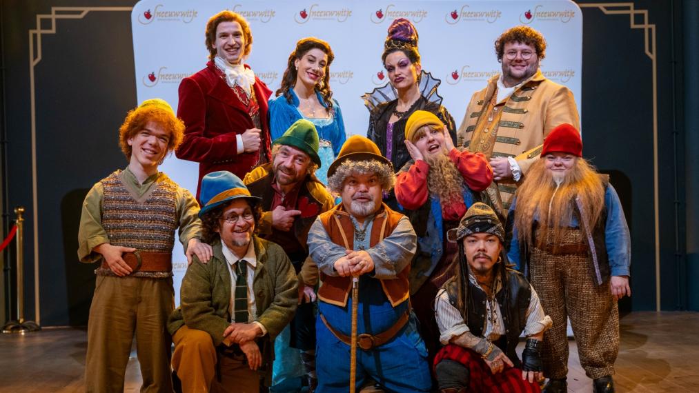 Volledige hoofdcast Sneeuwwitje voorgesteld in Plopsaland De Panne ...