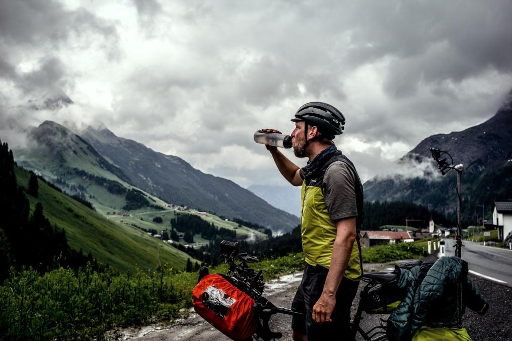 Eén-reporter Wouter Deboot fietst 'Met de wind mee' | Showbizzsite