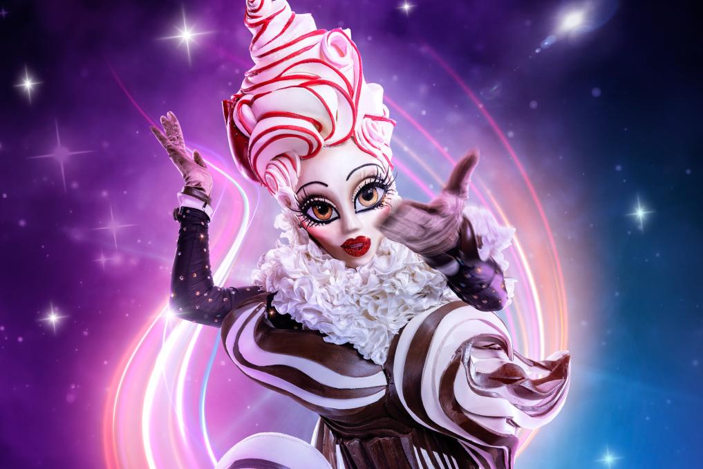 Deze jongedame zou wel eens Dame Blanche in The Masked Singer kunnen zijn! | Showbizzsite