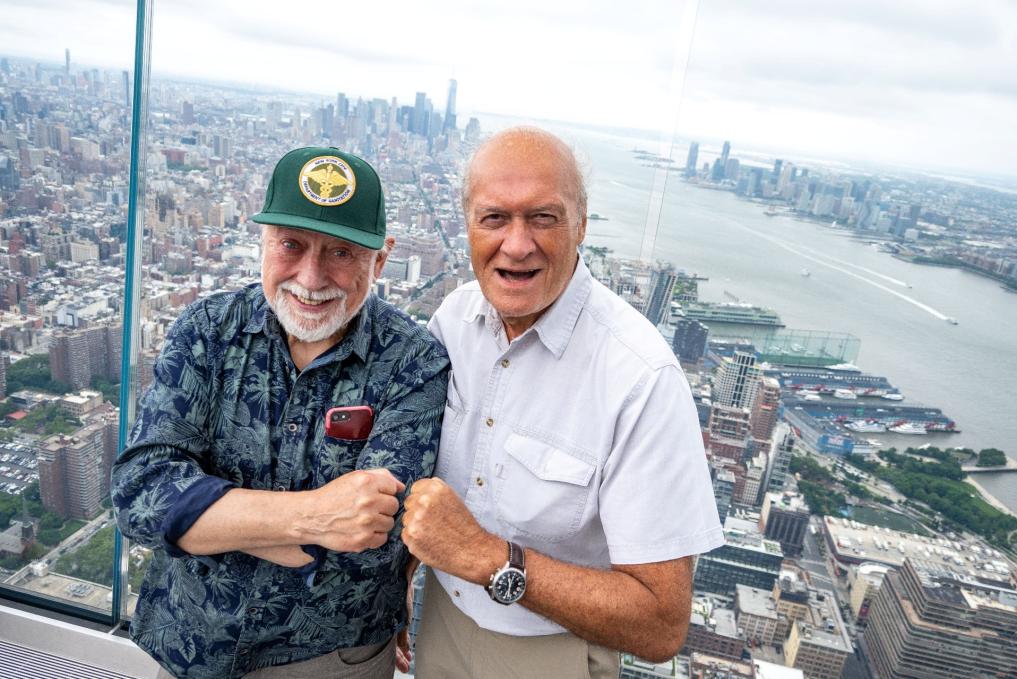 Wereldreis Vlaamse comedy-iconen Urbanus & Jacques Vermeire eindigt in ...