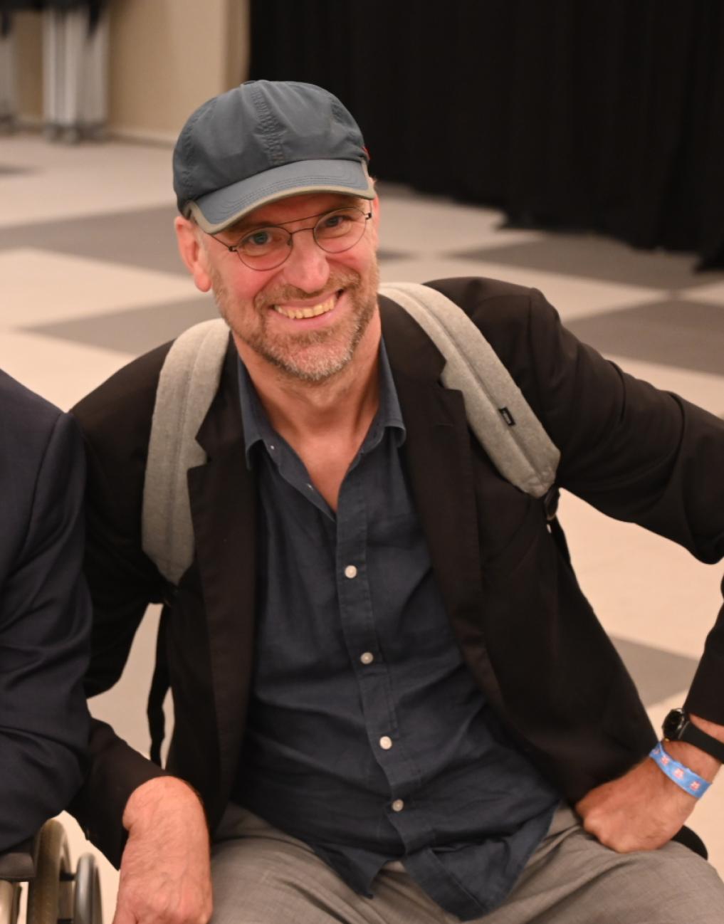 Bekendste stem van Samson is jarig | Showbizzsite