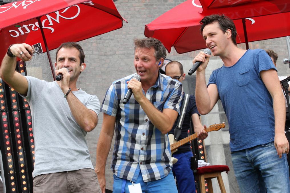 De Romeo’s verkopen 3 miljoen ‘Frikandel XXL’en | Showbizzsite