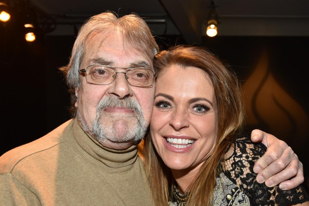 Karen Damen verliest na haar pluspapa, nu ook haar papa | Showbizzsite