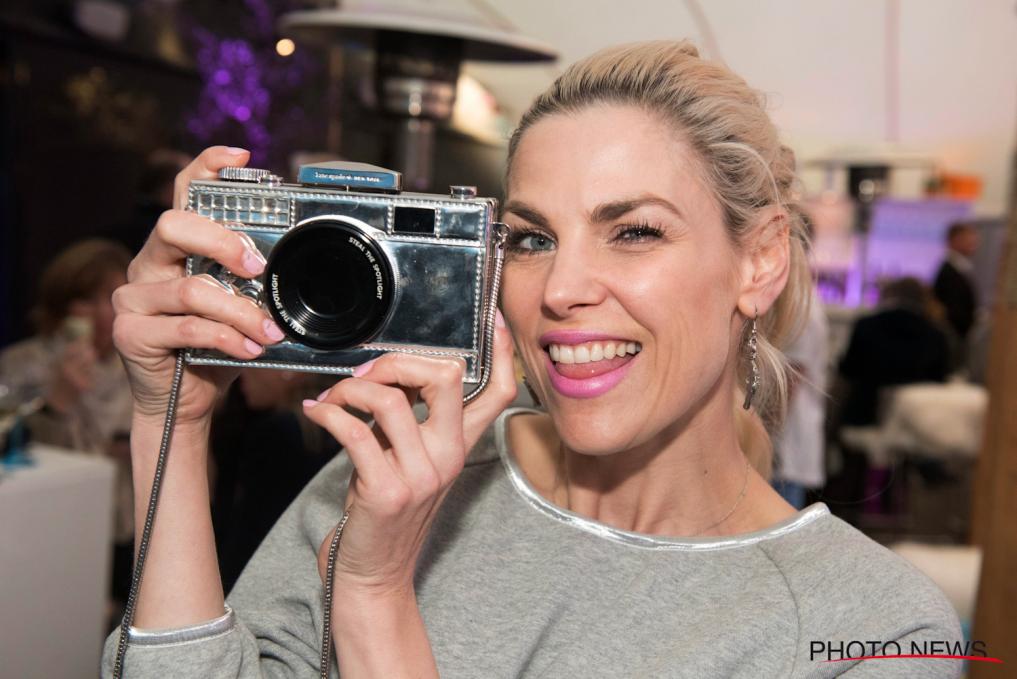 Tanja Dexters poseert opnieuw voor kalender | Showbizzsite